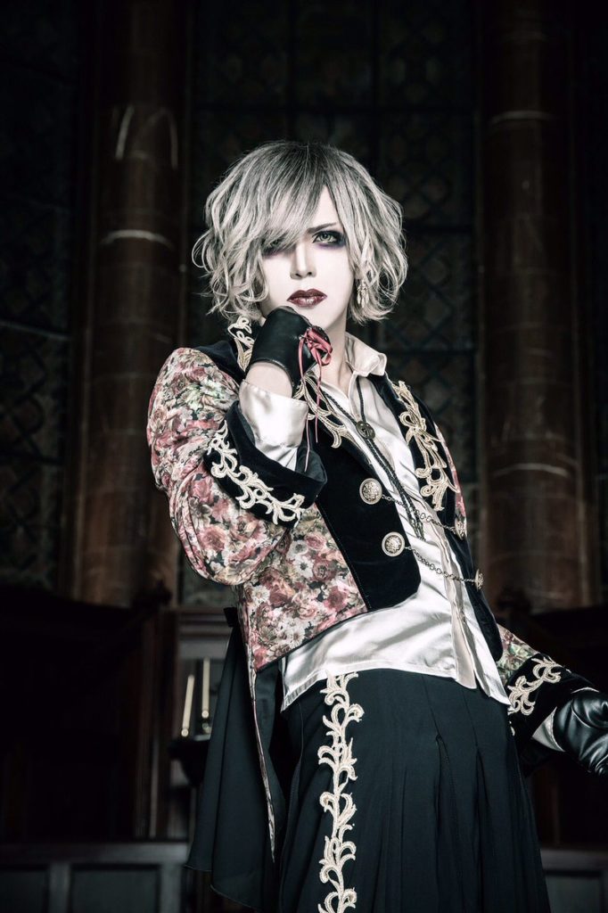 Rides in ReVellion - Nouveau look - Crimson Lotus - Visual Kei promotion