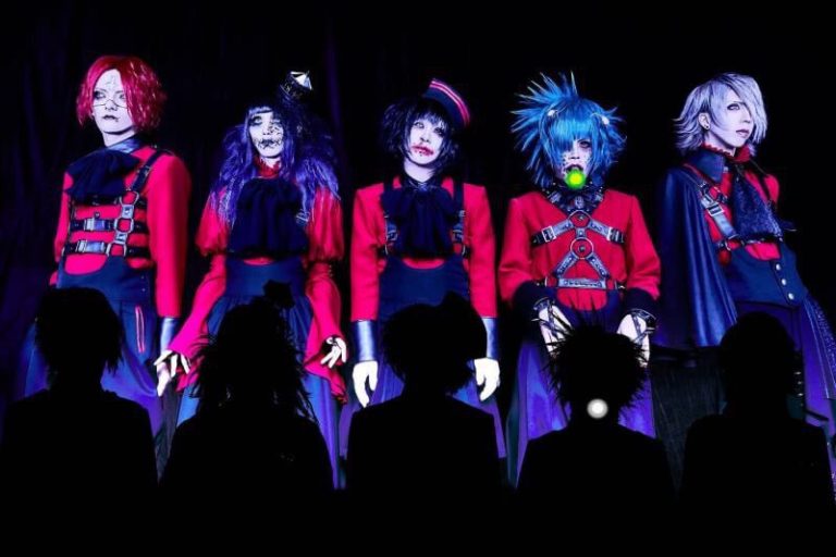 Gulu gulu - New MV "Henna merry-go-round" - Crimson Lotus - Visual Kei ...