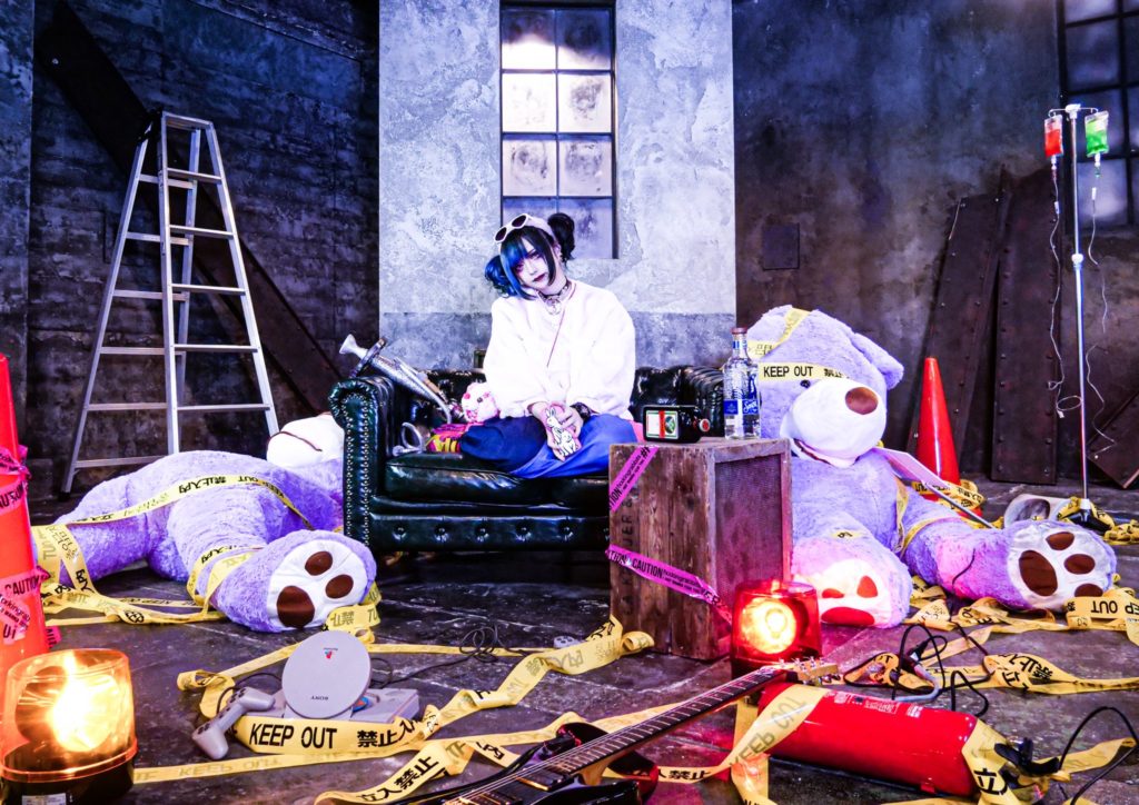 Kebyou - New MV "Byounderoumu" and new look - Crimson Lotus - Visual ...