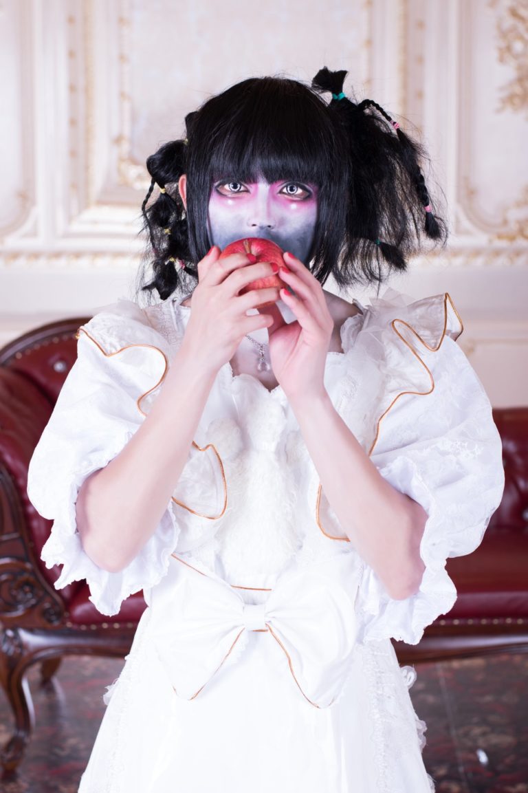 DAMILA - New single "Uso to kutsuwa", MV and new look - Crimson Lotus ...