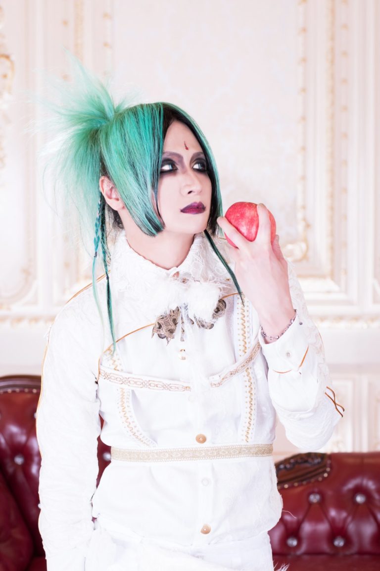 DAMILA - New single "Uso to kutsuwa", MV and new look - Crimson Lotus ...