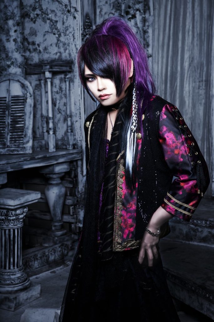 RAN - New guitarist, new maxi single "Karan", MV and new look - Crimson ...
