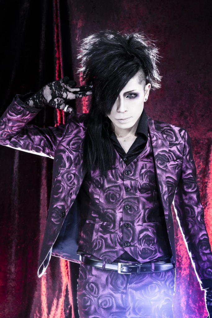 Hueye - New mini album "Kimi no hero" and new look - Crimson Lotus ...