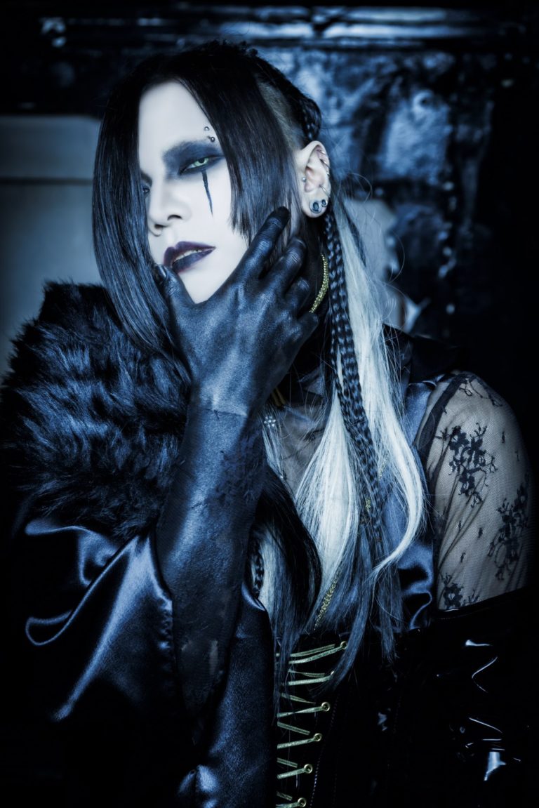 Karasu - New guitarist, new MV "Nukegara", free one-man and new look ...