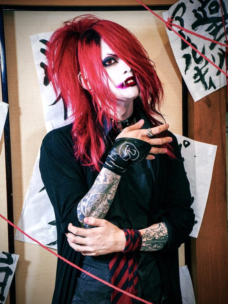 Wakuraba - New single "Kakosei allergy", MV and new look - Crimson ...