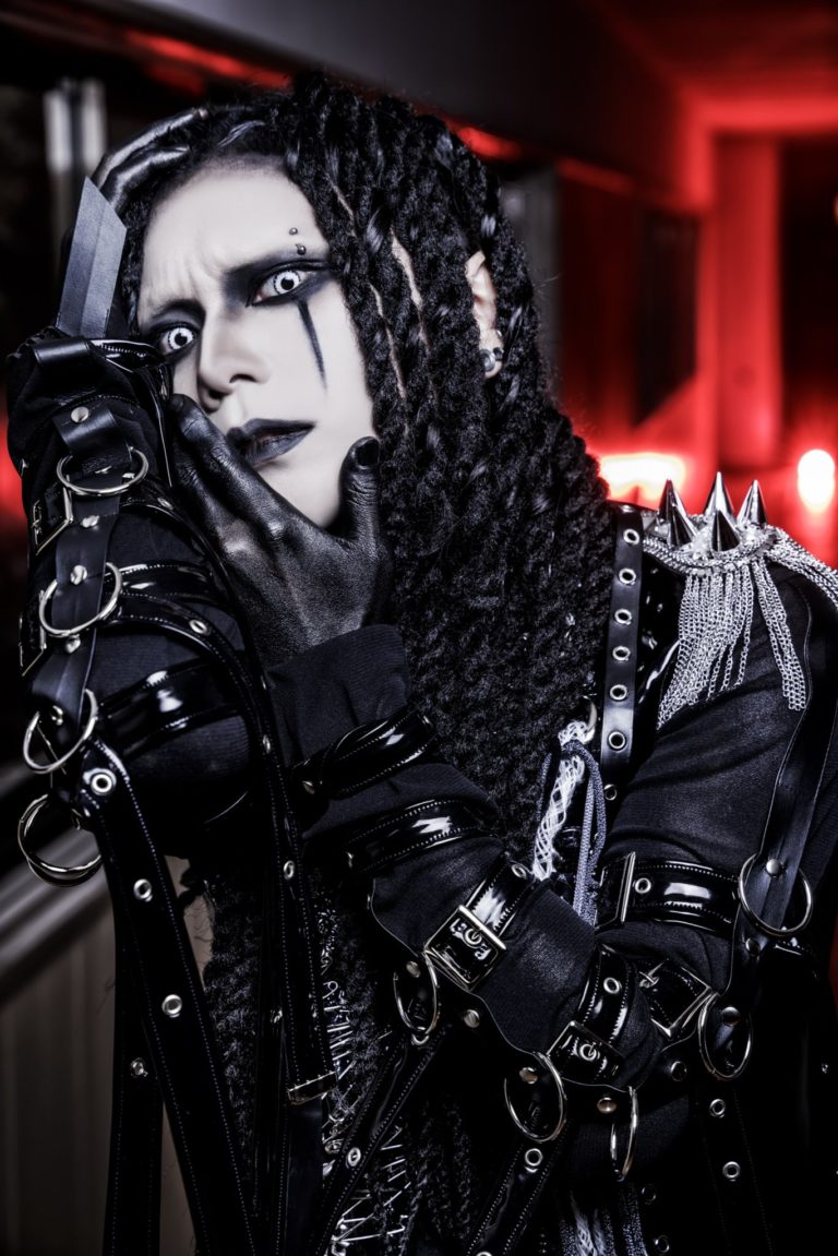 Karasu - New MV "Dareka oshiete" and new look - Crimson Lotus - Visual ...