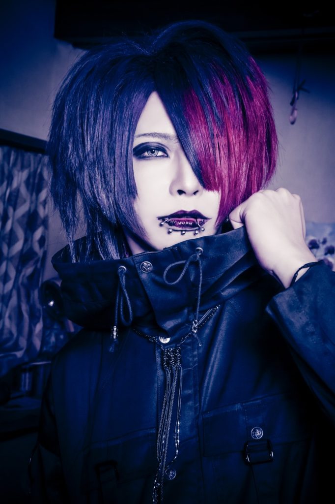 Gravity - New MV "Omowaku" and new look - Crimson Lotus - Visual Kei ...