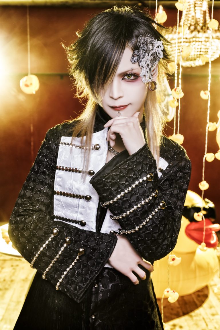 Garakuta - New MV "Ahiru" and new look - Crimson Lotus - Visual Kei ...