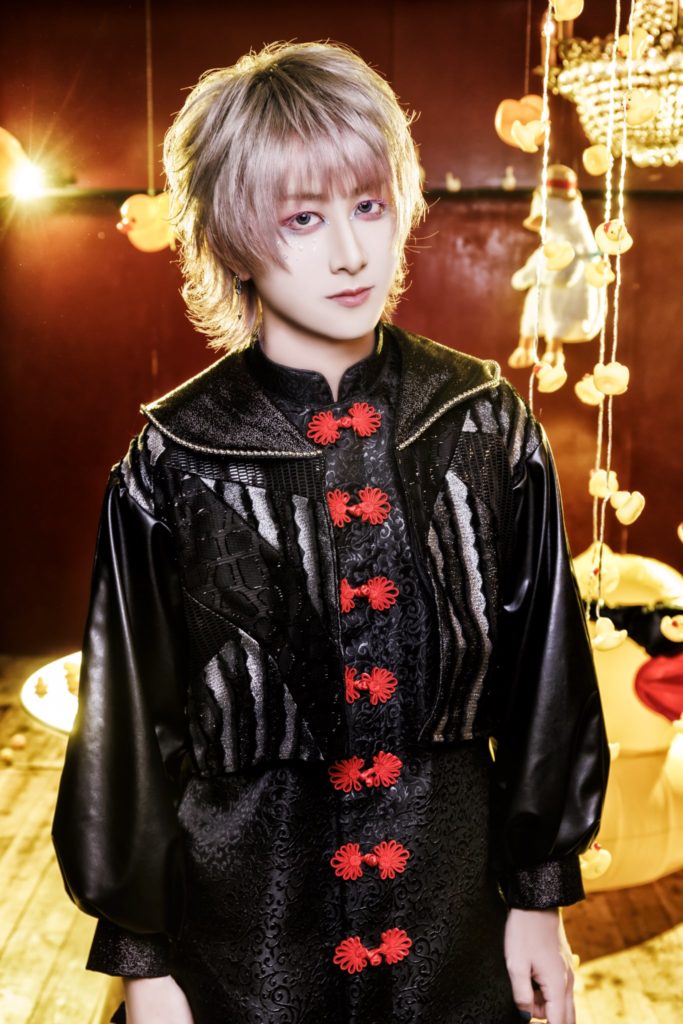 Garakuta - New MV "Ahiru" and new look - Crimson Lotus - Visual Kei ...