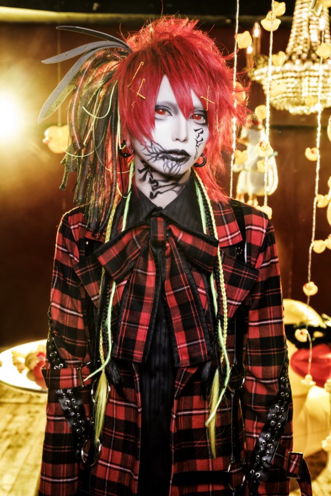 Garakuta - New MV "Ahiru" and new look - Crimson Lotus - Visual Kei ...